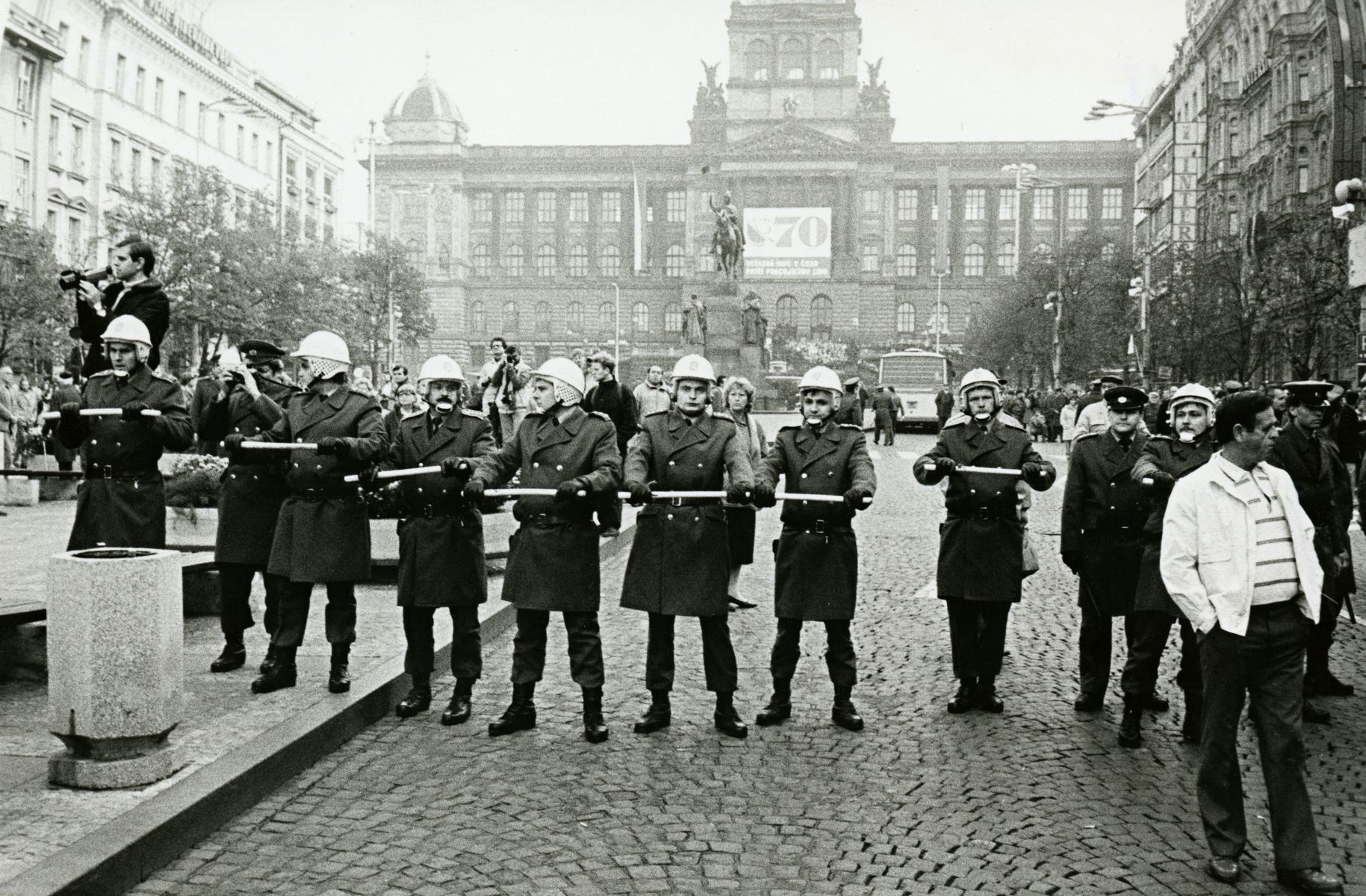 Sametová revoluce: Říká se jí sametová - Národní muzeum